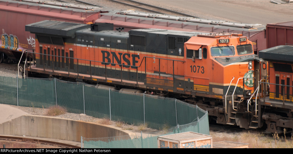 BNSF 1073